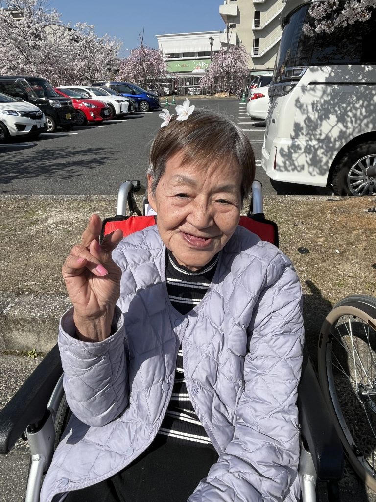 🍡お花見part03🌸 | (株)はぴねすさぽーとが運営する有料老人ホーム・サービス付高齢者向け住宅「レガロアコンフォート」